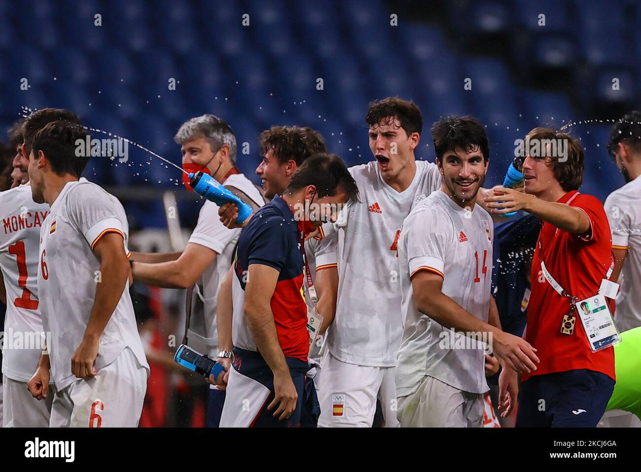 Spain olympics uniform hi-res stock photography and images - Alamy