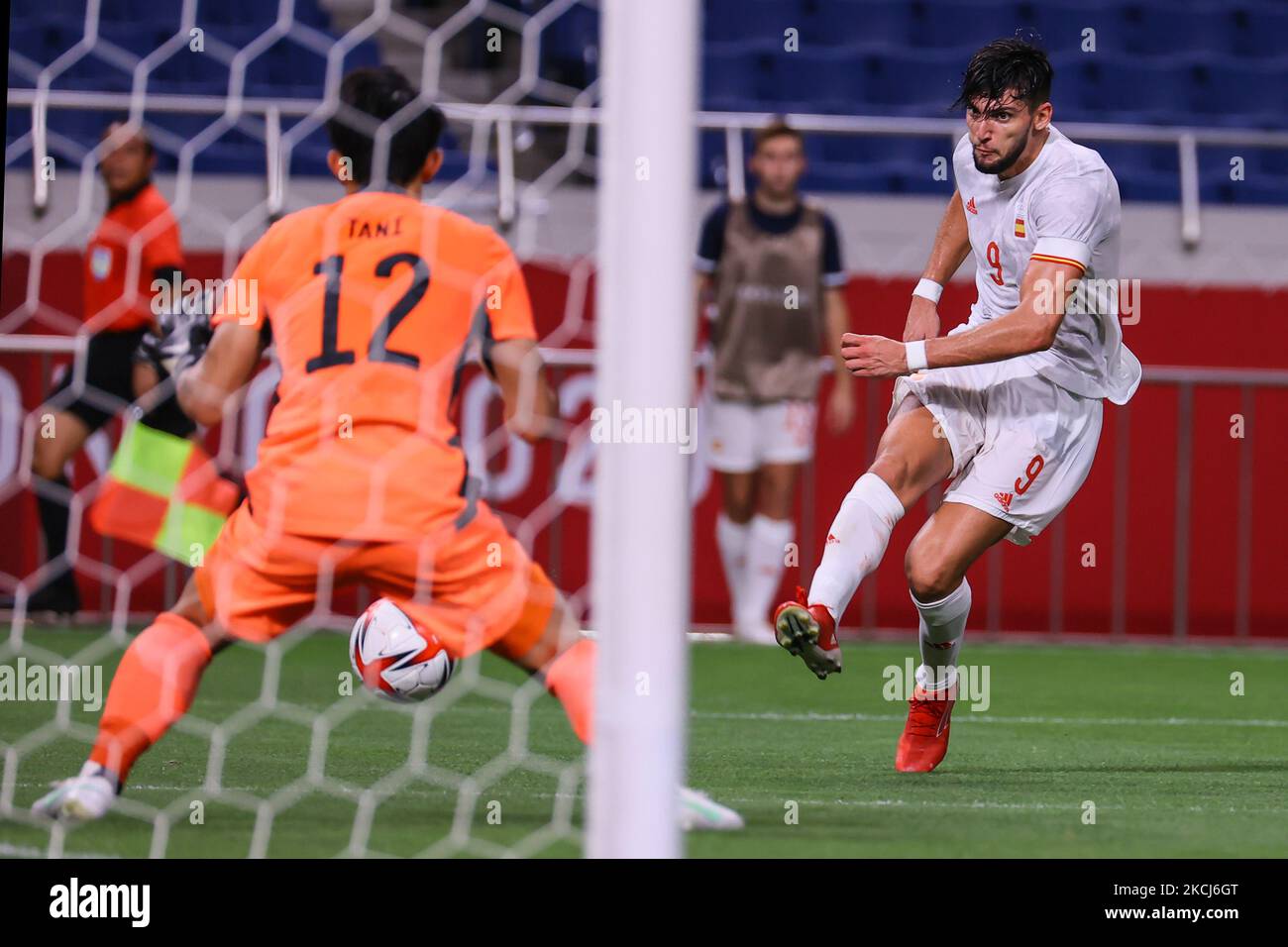 (9) Rafa MIR of Team Spain trying to score during the match between ...