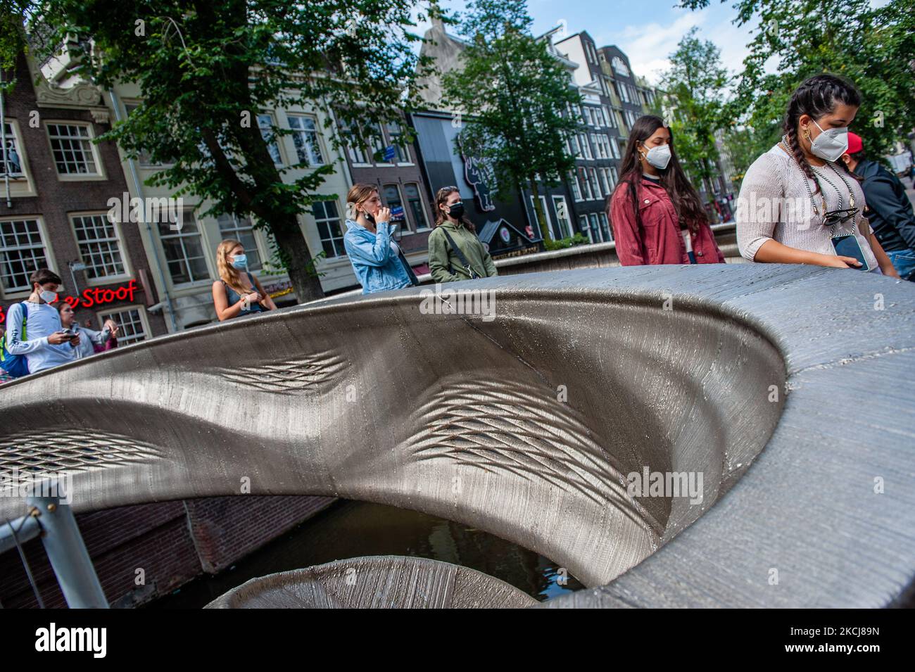 A 12-meter 3D-printed pedestrian bridge designed by Joris Laarman and ...
