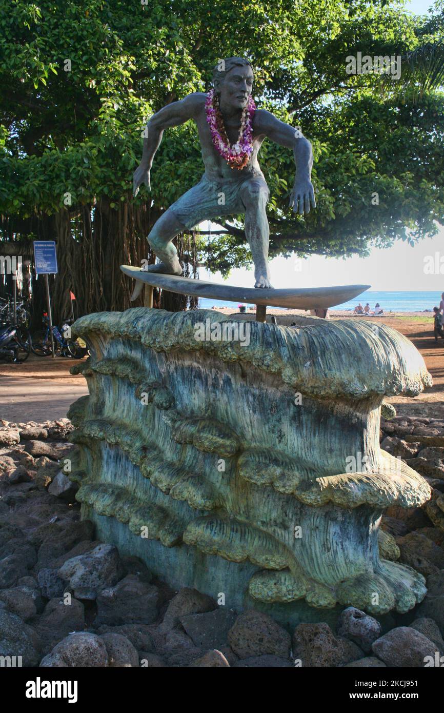 Surfer surfboard statue sculpture hi-res stock photography and images ...