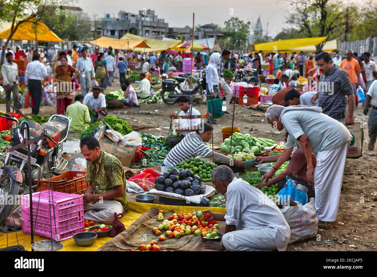 Mangalwar subzi bazaar hi-res stock photography and images - Alamy
