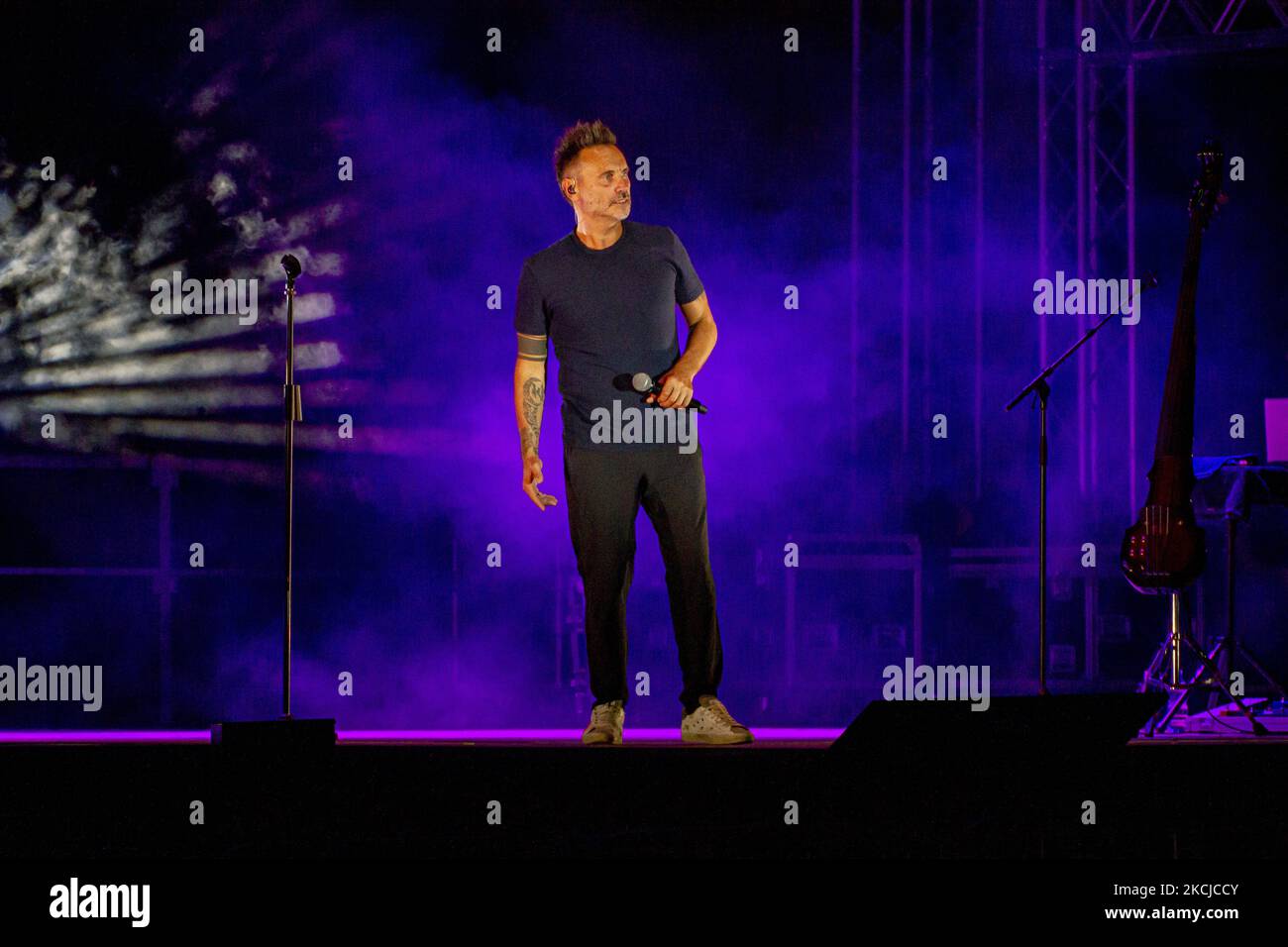 Nek singer hi-res stock photography and images - Alamy