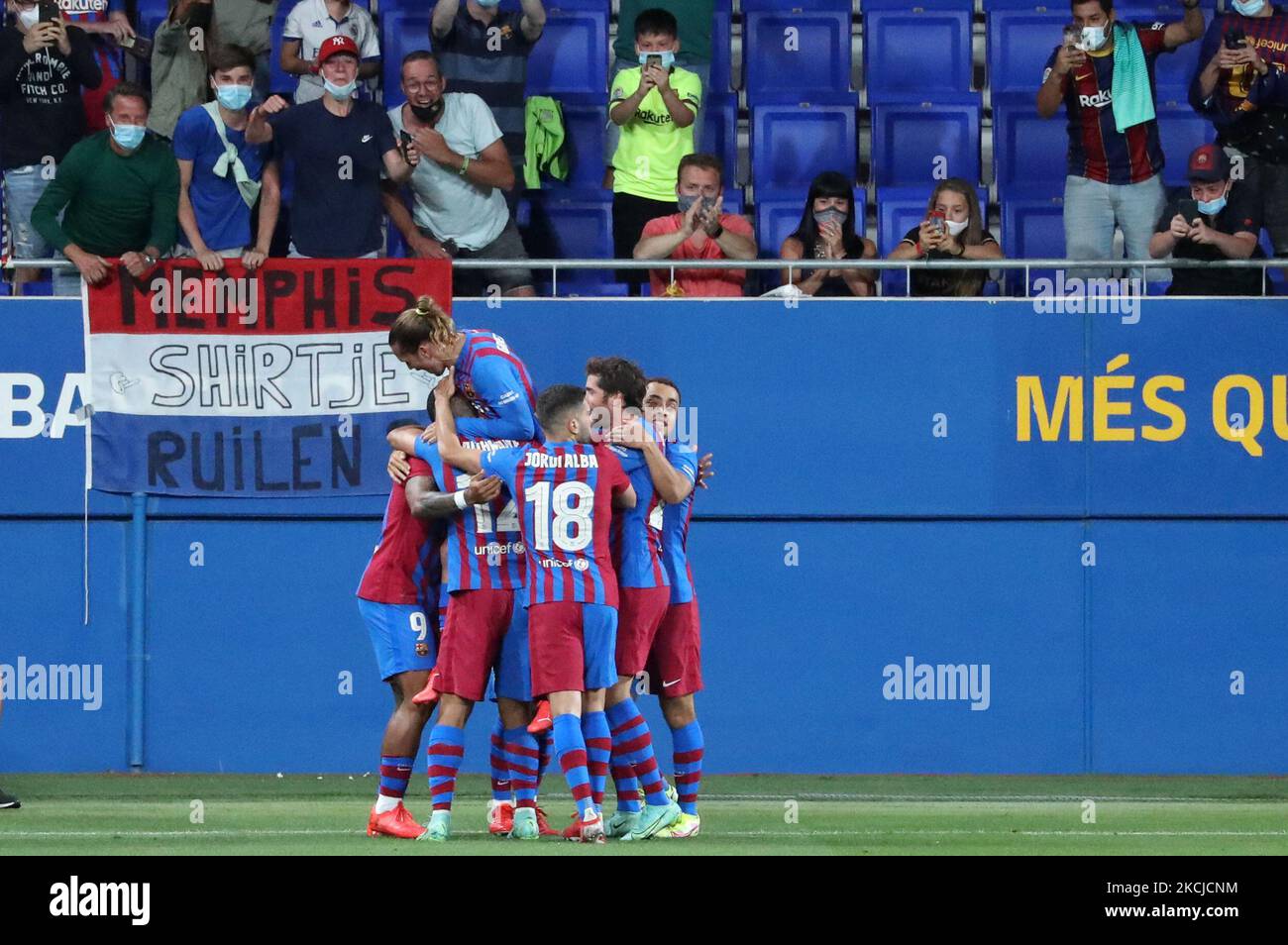 Memphis Depay goal celebration during the match between FC Barcelona ...