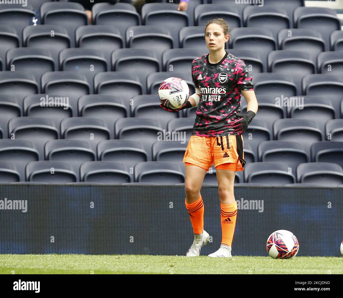Hermione Cull of Arsenal during the pre-match warm-up during The Mind ...