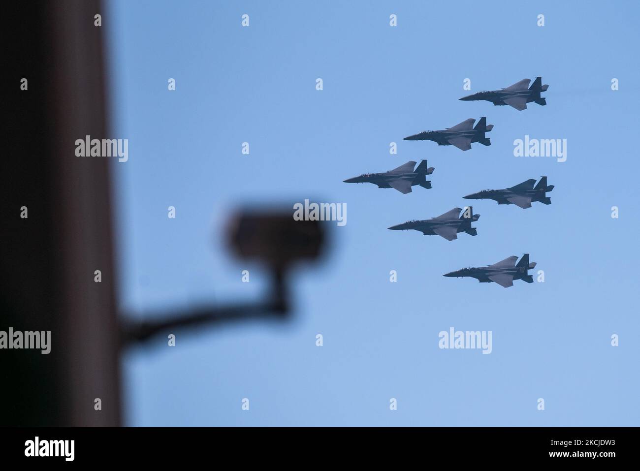 Singapore air force f 15 fighter jets circle hi-res stock photography ...