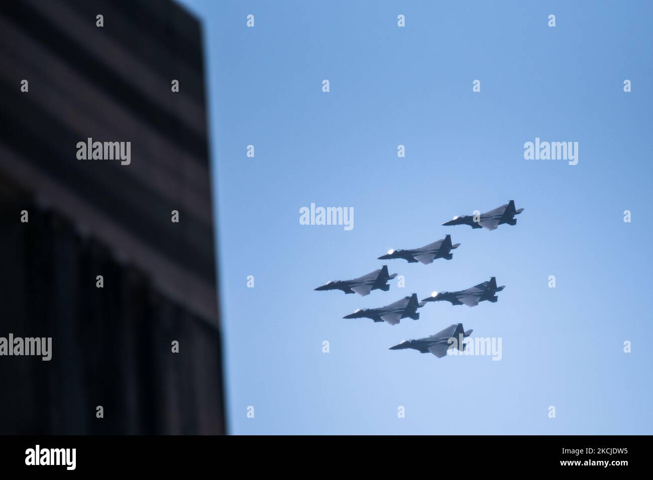 Singapore air force f 15 fighter jets circle hi-res stock photography ...