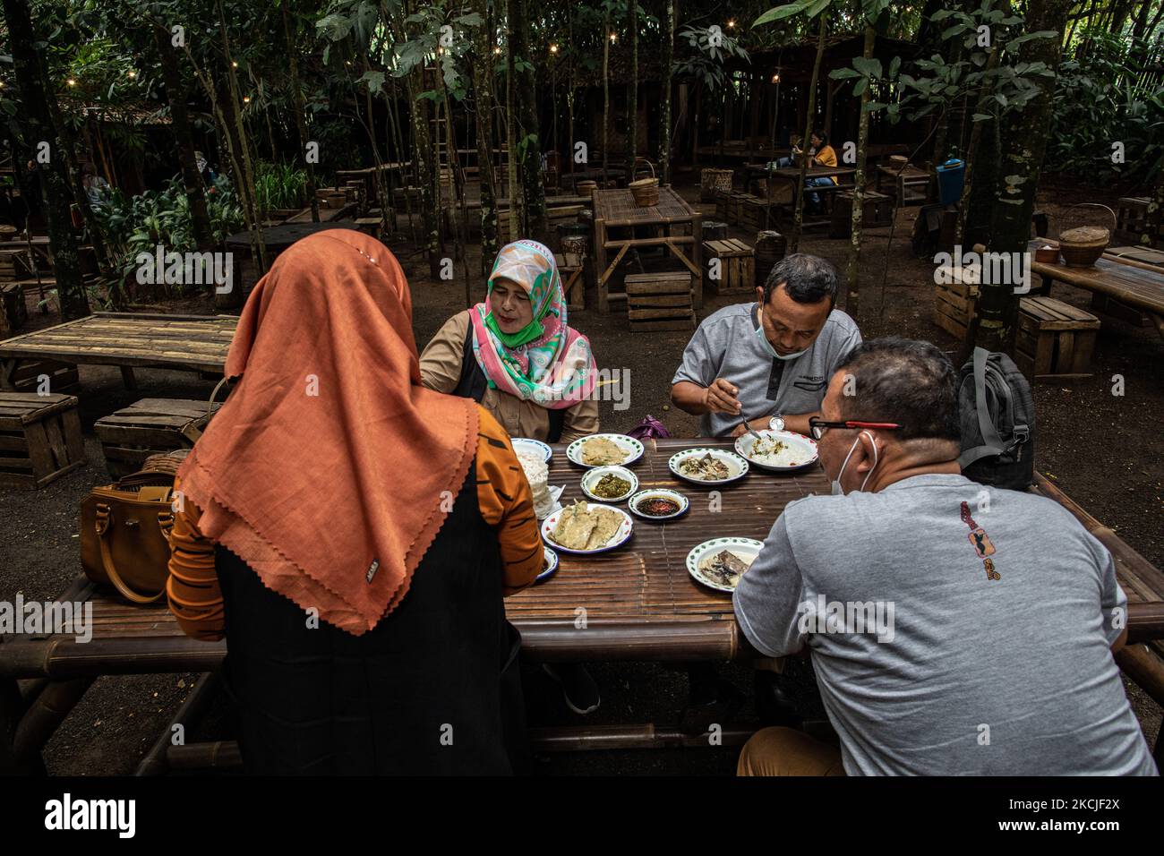 Tuman food stalls hi-res stock photography and images - Alamy