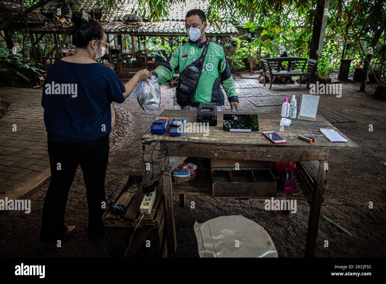 Tuman food stalls hi-res stock photography and images - Alamy