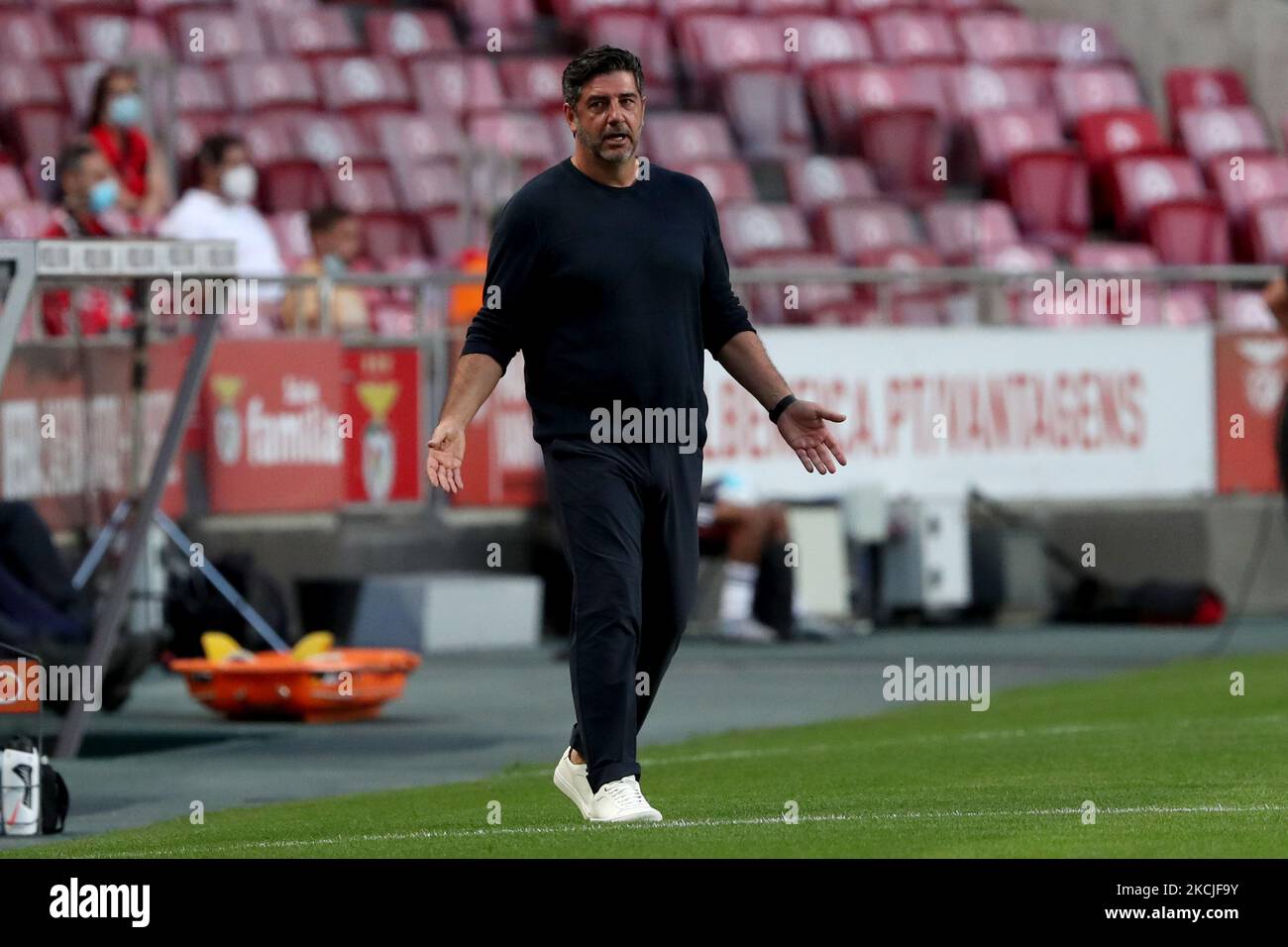 Rui vitoria reacts hi-res stock photography and images - Alamy