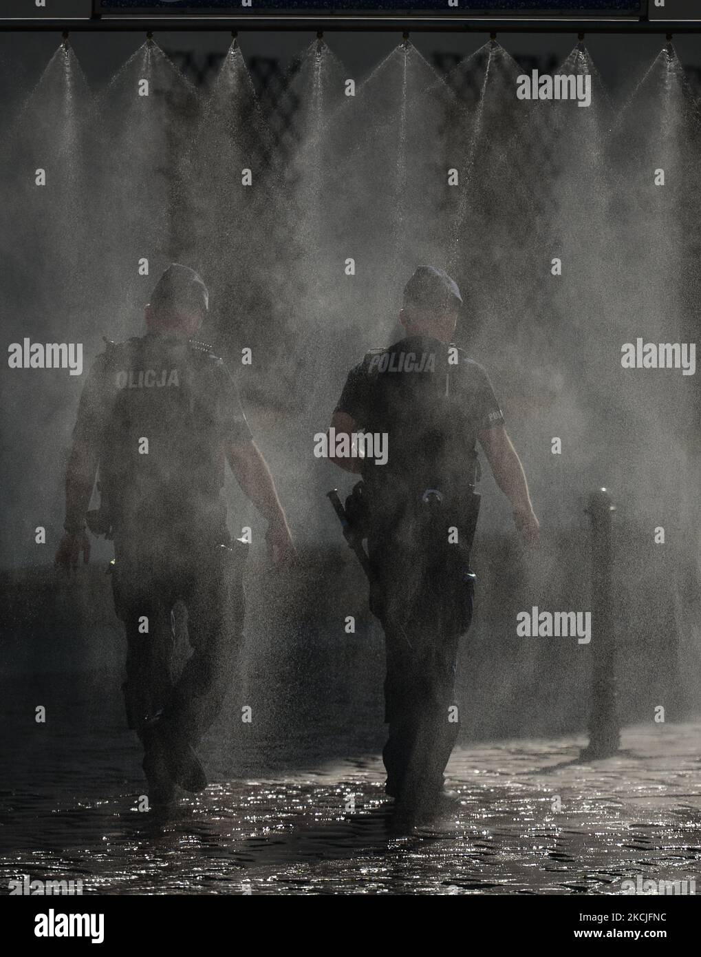 Refleching hi-res stock photography and images - Alamy