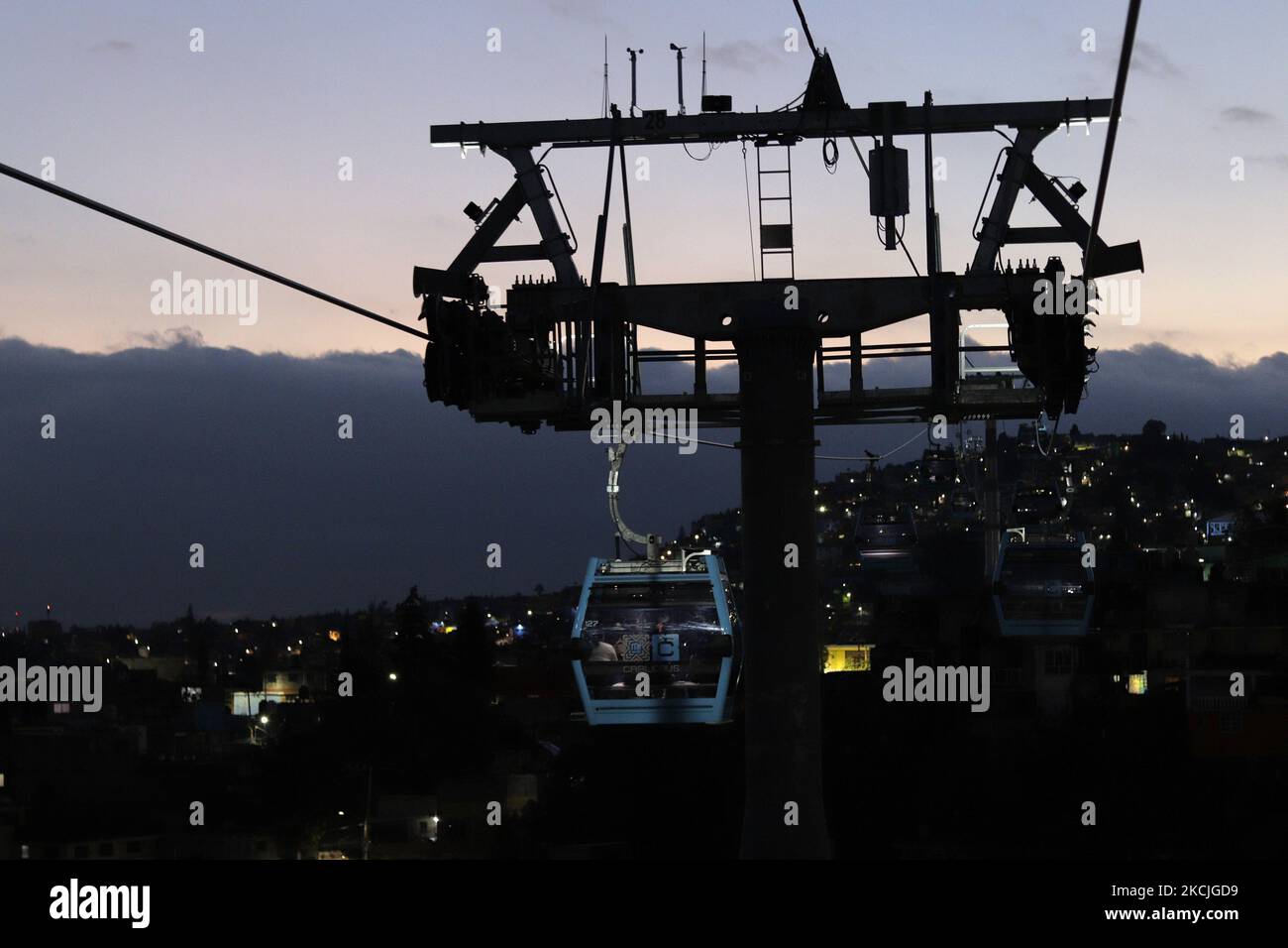 New cable car in the metropolis of mexico city hi-res stock photography ...