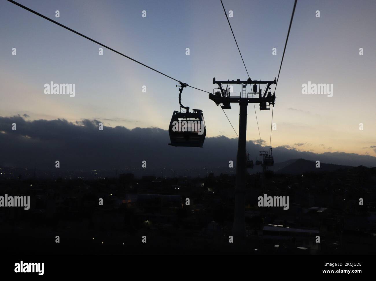 New cable car in the metropolis of mexico city hi-res stock photography ...