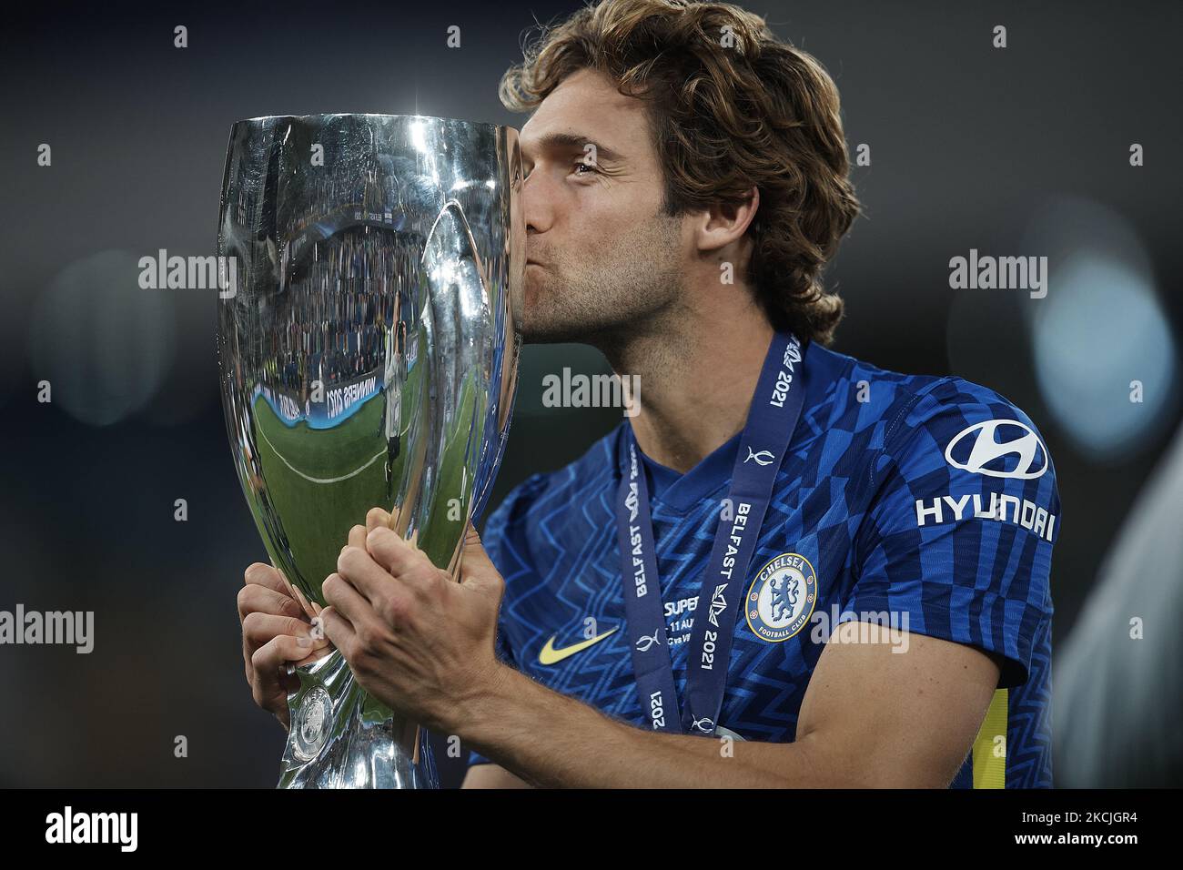Marcos alonso chelsea trophy hi-res stock photography and images - Alamy