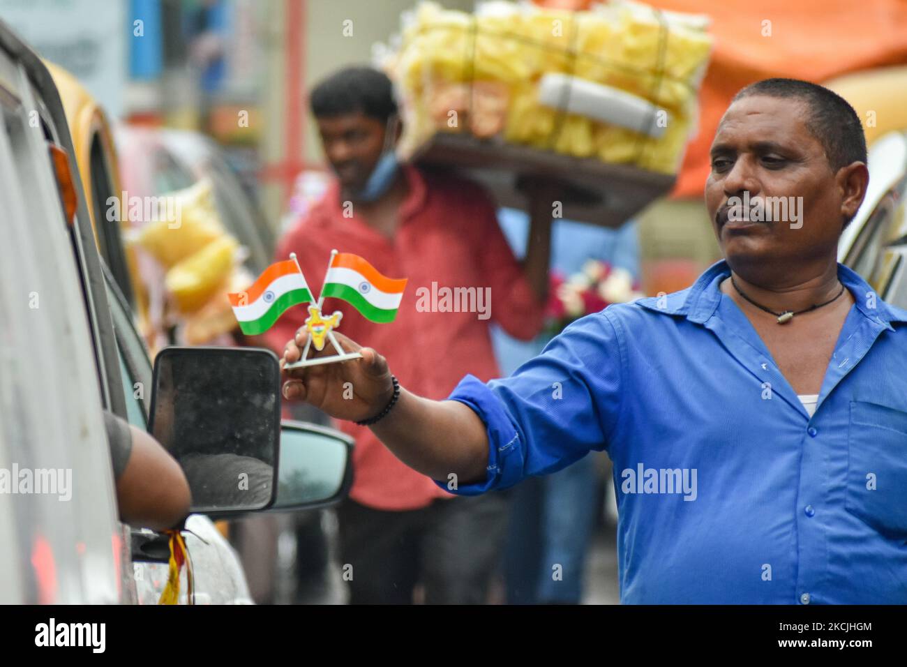 Street vendors selling Indian flags and other item related to tricolor ...