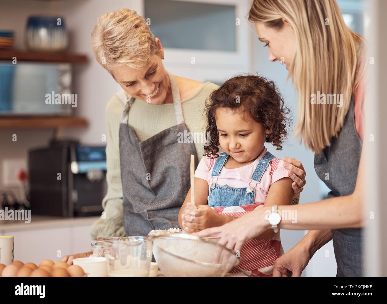 Kid in the kitchen hi-res stock photography and images - Alamy