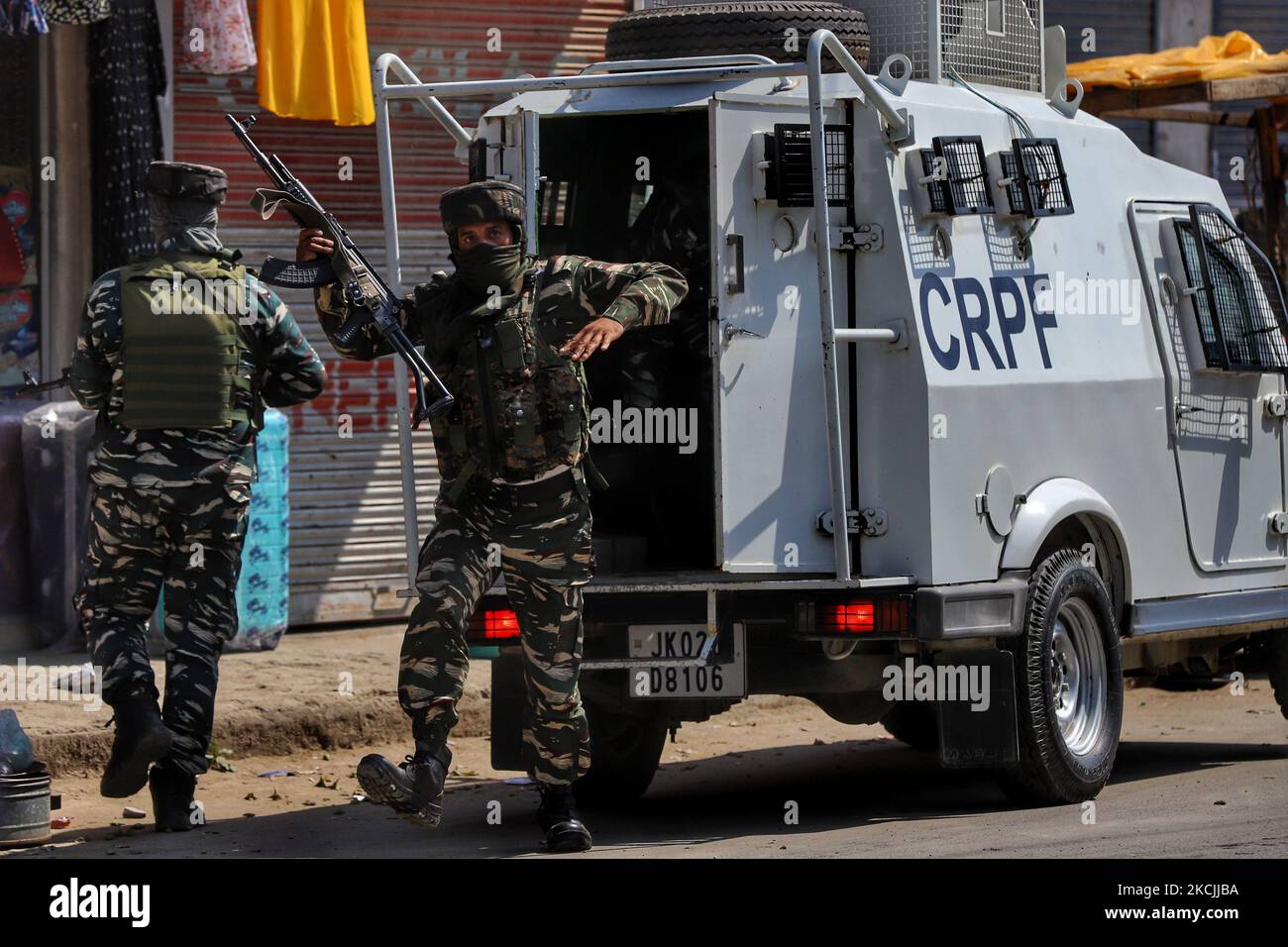 1 crpf personnel hi-res stock photography and images - Alamy