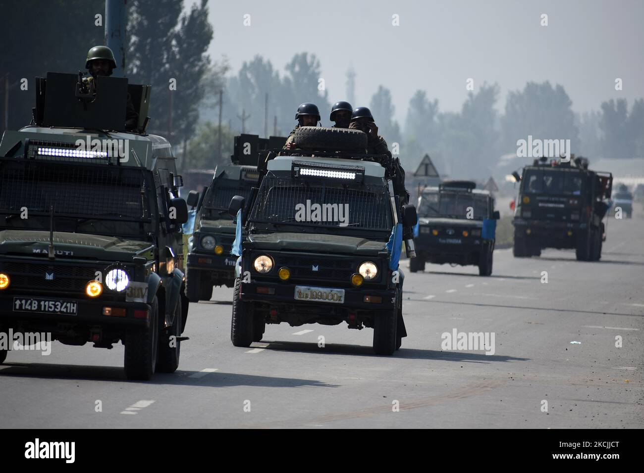 Indian army vehicles hi-res stock photography and images - Alamy