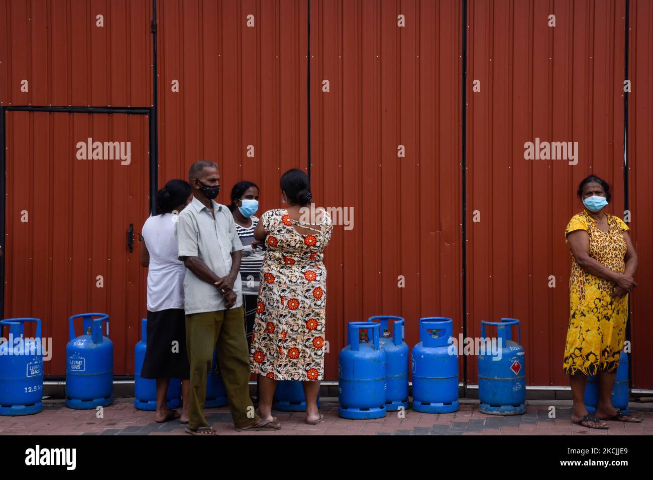 Queue waiting gas point hi-res stock photography and images - Alamy