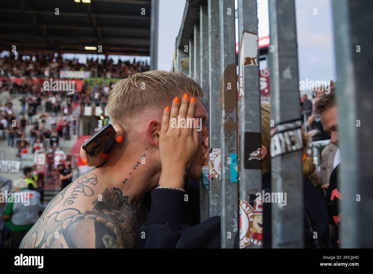 Simon Makienok of FC St. Pauli celebrates with their fans after winning ...