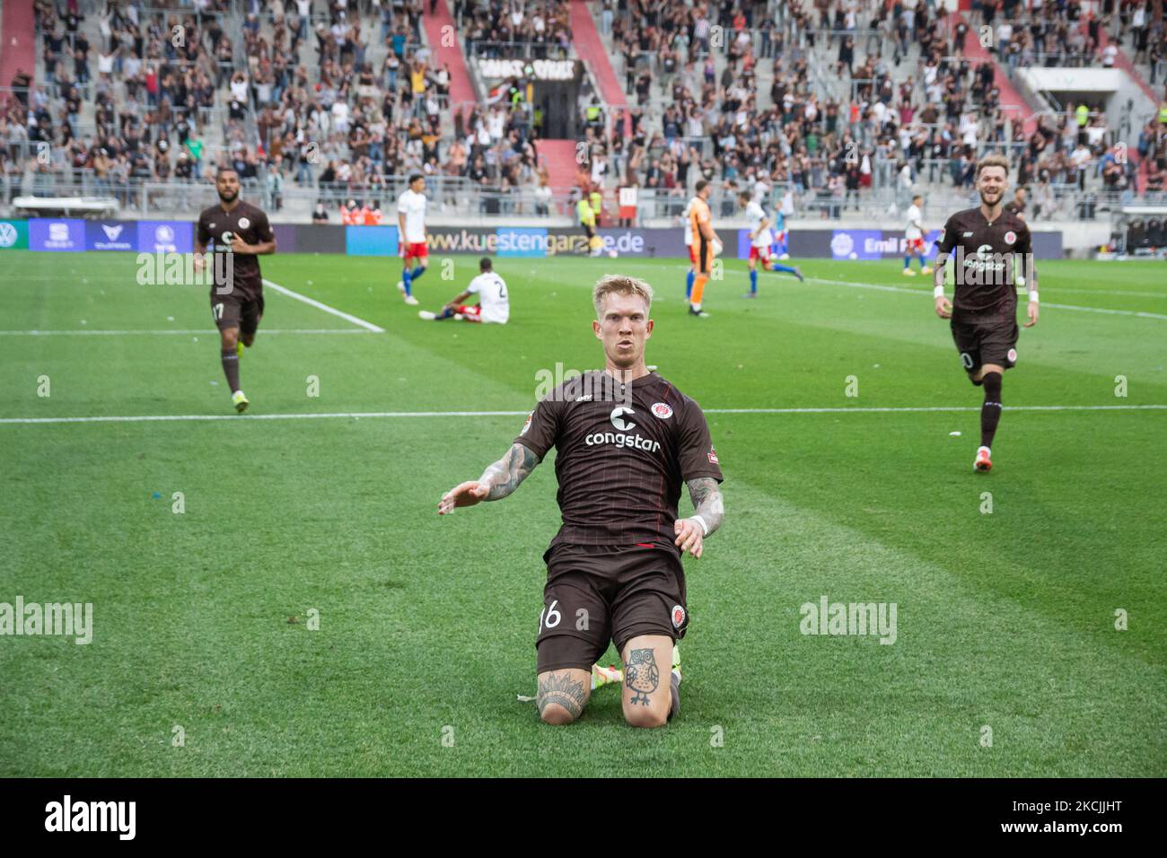 Simon Makienok of FC St. Pauli celebrates after scoring his team's ...