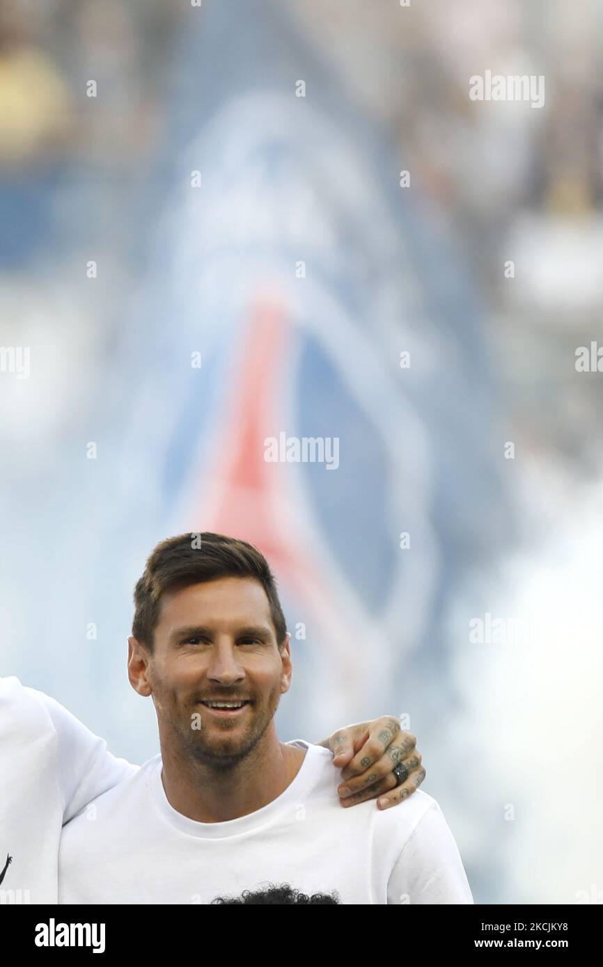 Lionel messi psg smile hi-res stock photography and images - Alamy