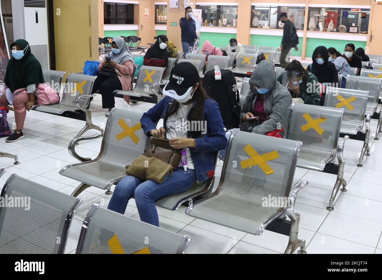 Indonesian Migrant Workers Protection Agency (BP2MI) officers thwarted ...