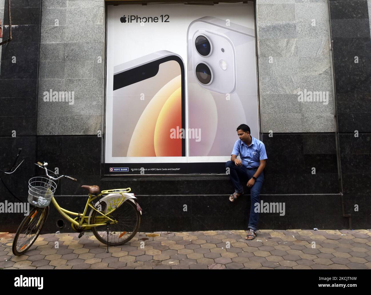 Apple iphone 12 billboard hi-res stock photography and images - Alamy