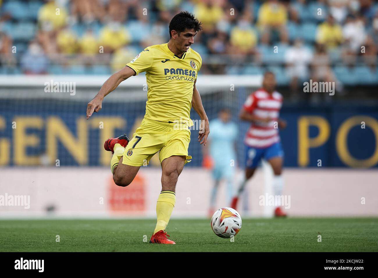 Gerard Moreno of Villarreal runs with the ball during the La Liga ...