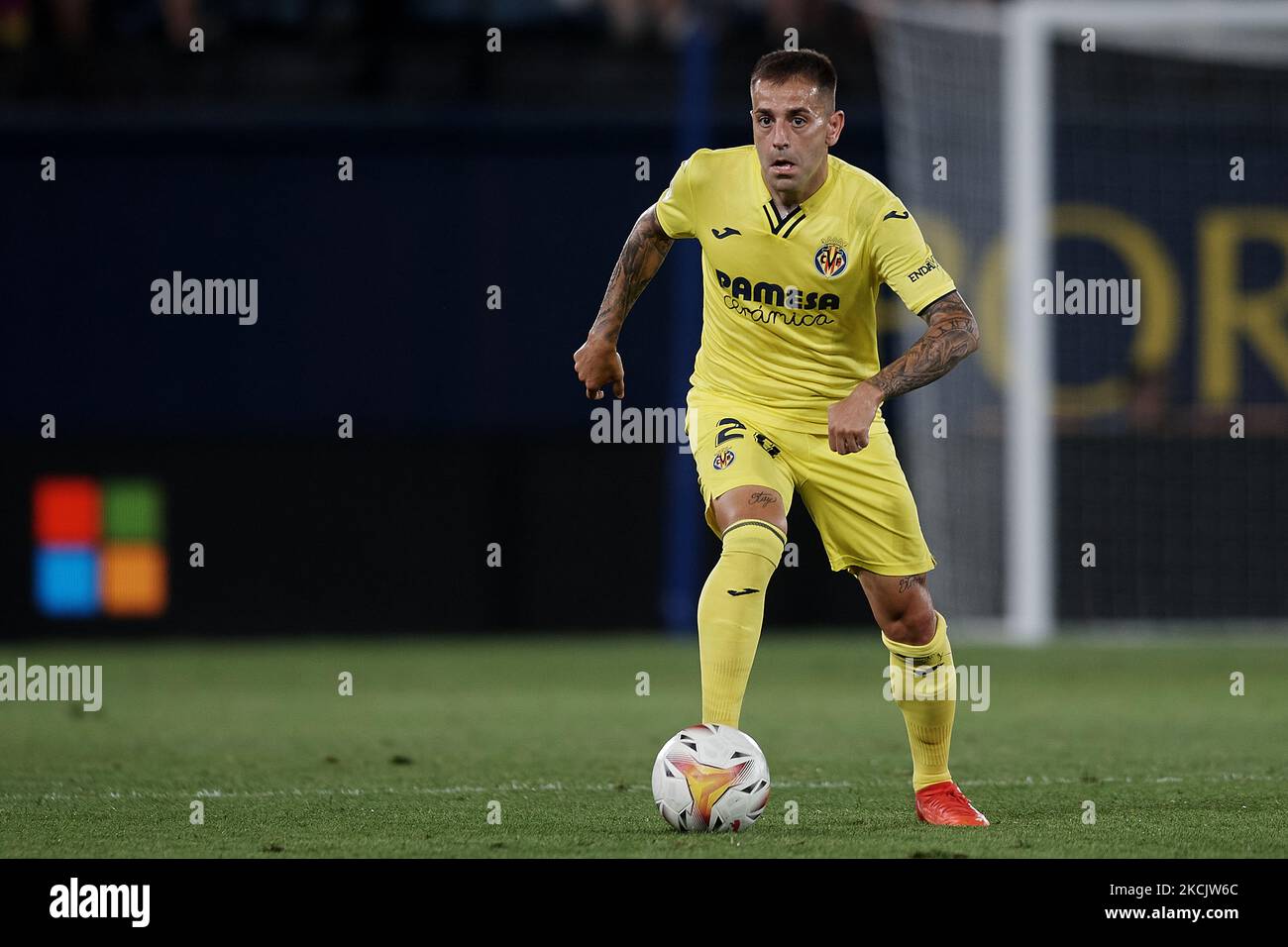 Ruben Peña of Villarreal does passed during the La Liga Santader match ...