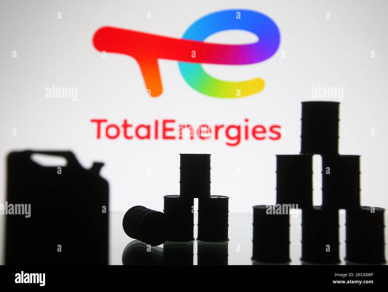 Totalenergies logo hi-res stock photography and images - Alamy