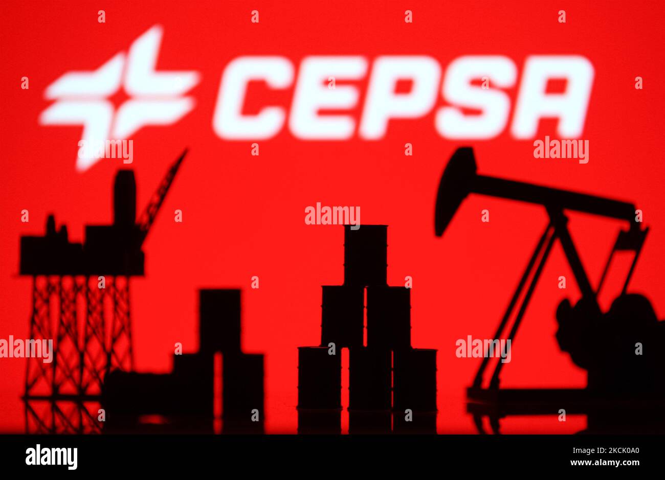 Cepsa logo and models of an oil rig, pump jack and oil barrels are ...