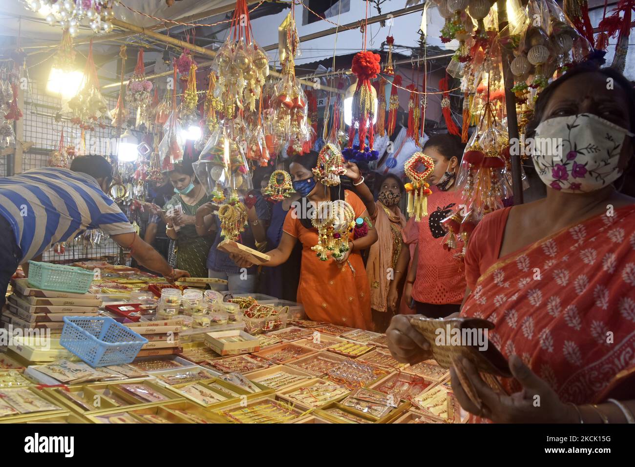 Indian customers hi-res stock photography and images - Alamy