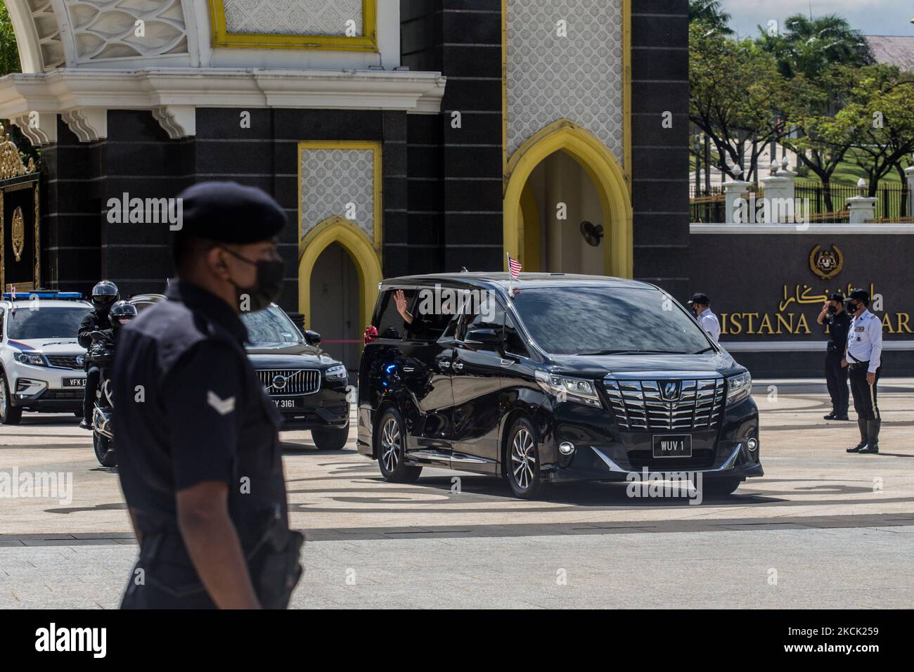 Ismail sabri yaakob waves hi-res stock photography and images - Alamy