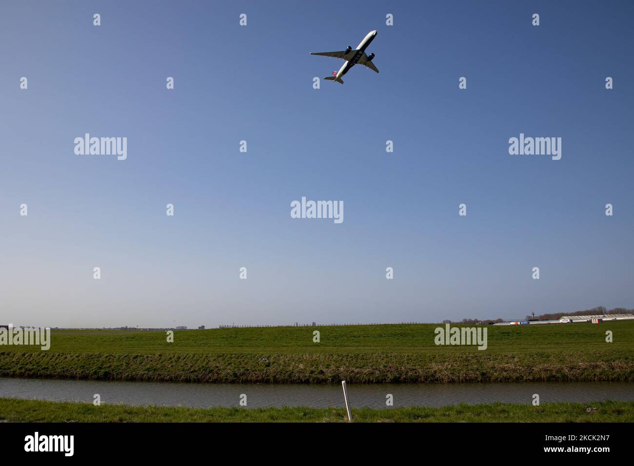 Delta airlines a330neo hi-res stock photography and images - Alamy