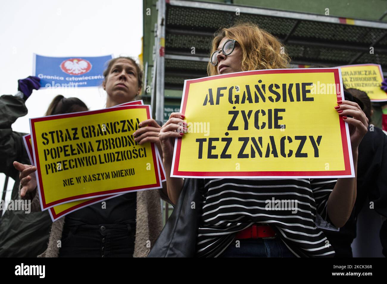 Polish activists used barbed wire to block entrance to Polish Border ...