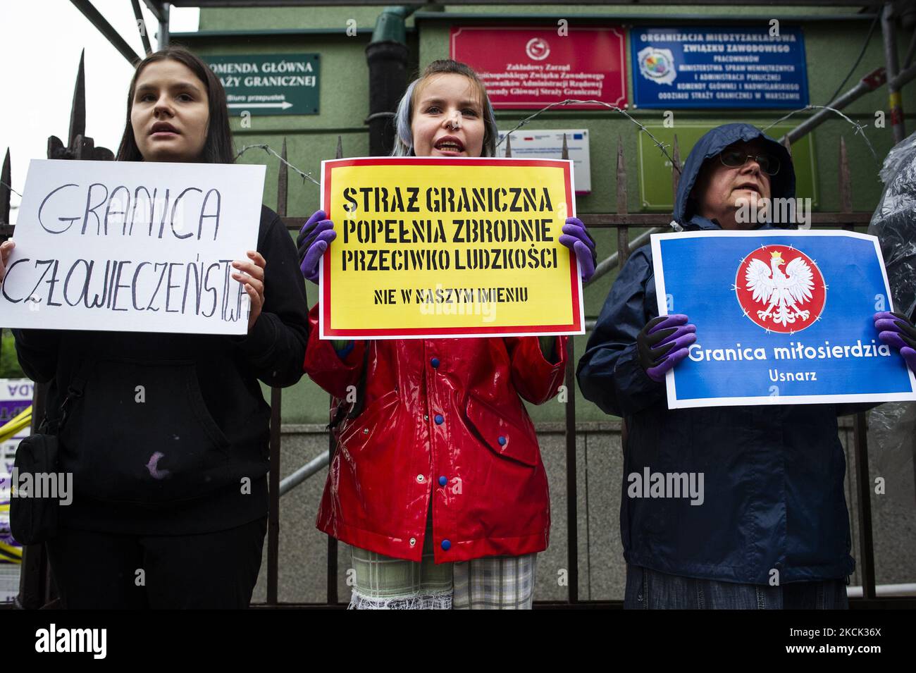 Polish activists used barbed wire to block entrance to Polish Border ...