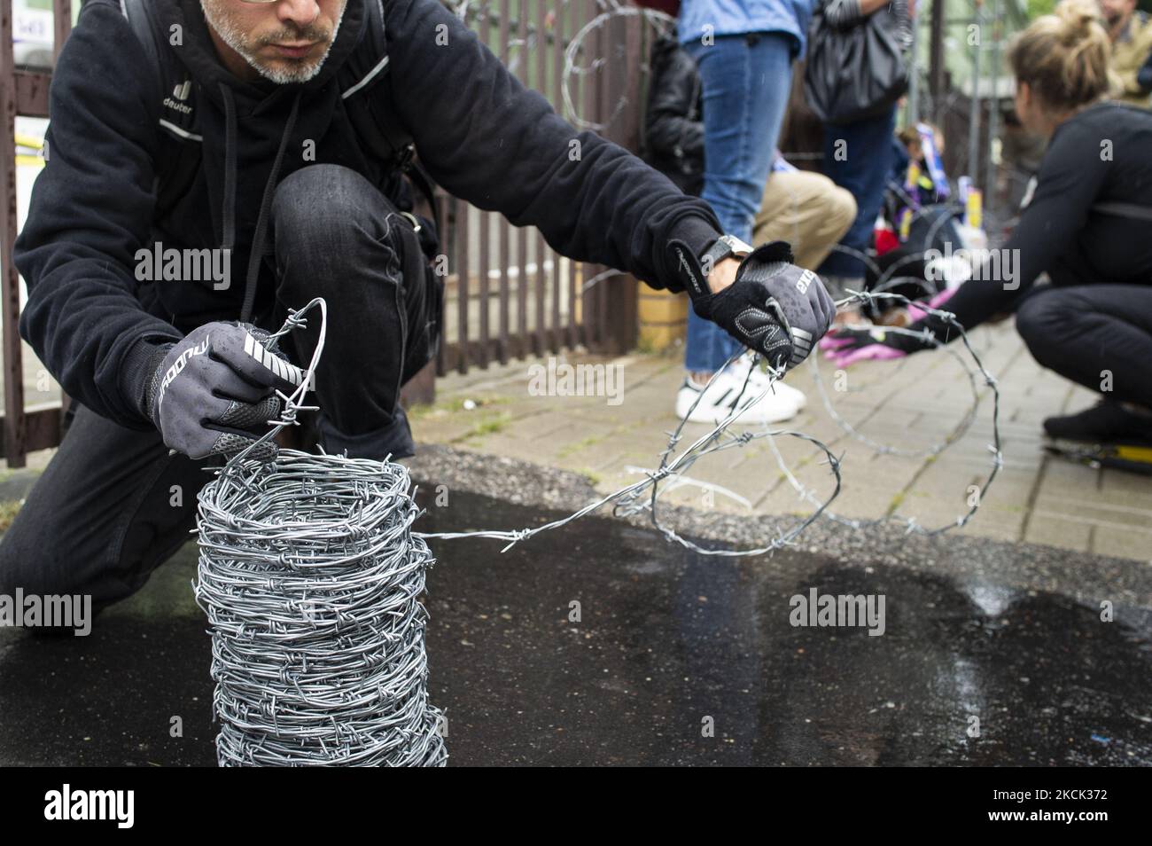 Polish activists used barbed wire to block entrance to Polish Border ...