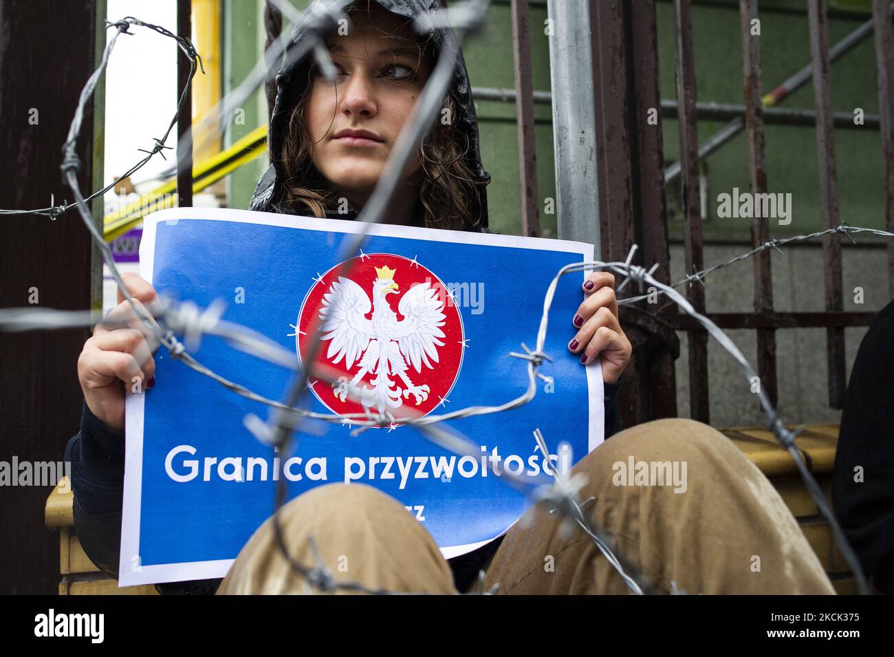 Polish activists used barbed wire to block entrance to Polish Border ...