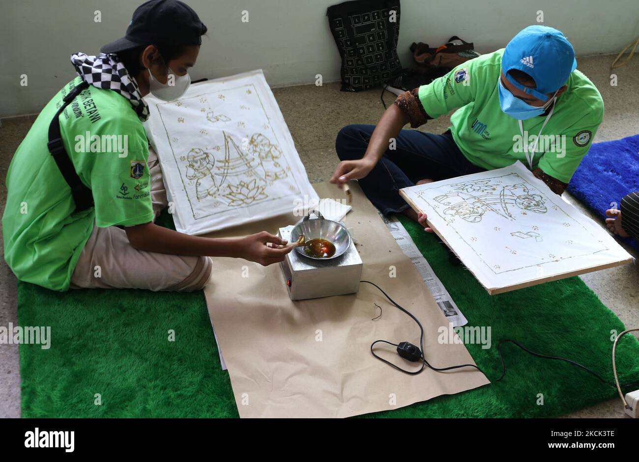 Oil drilling mascots hi-res stock photography and images - Alamy