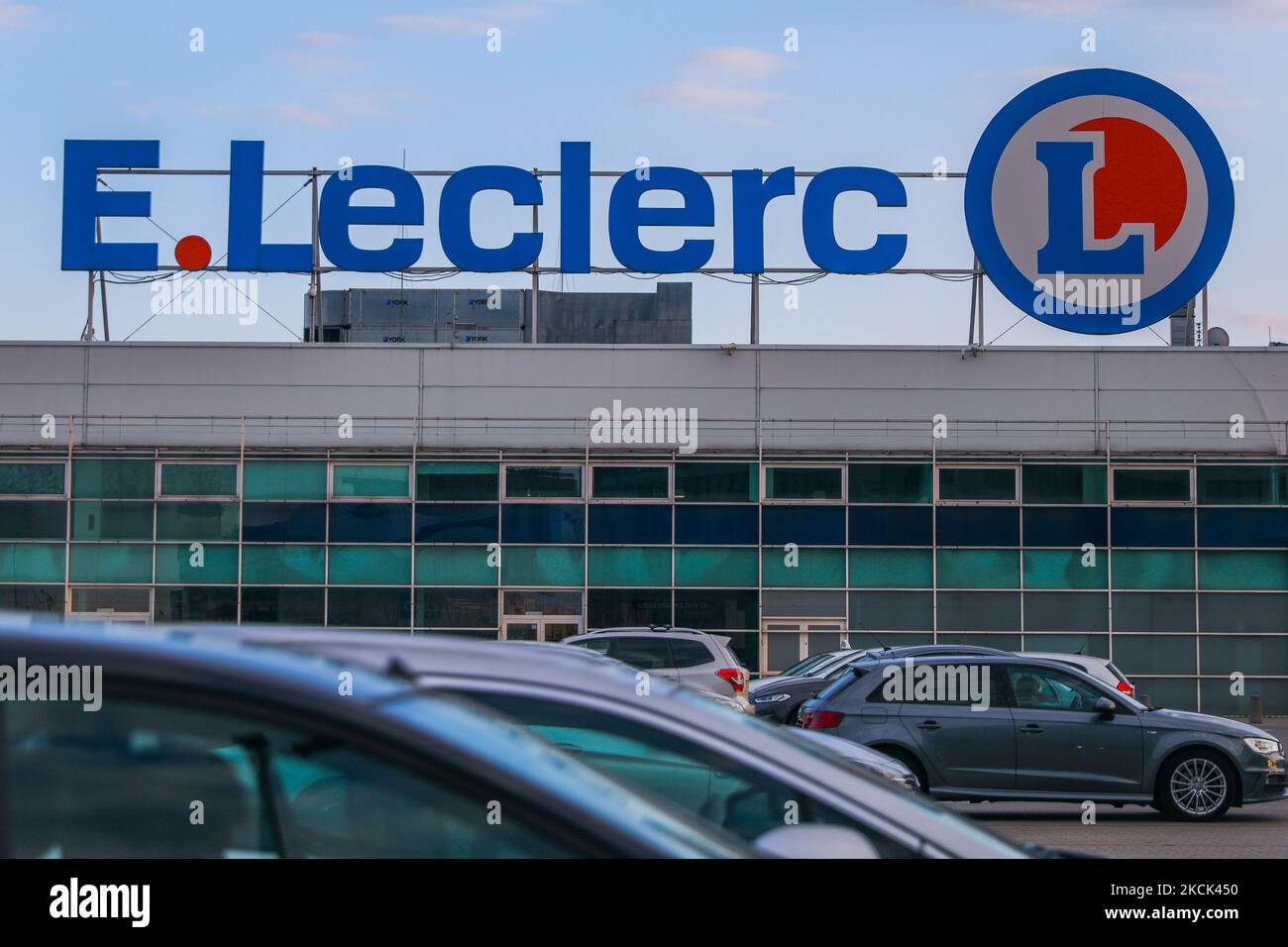 Leclerc supermarket logo hi-res stock photography and images - Alamy