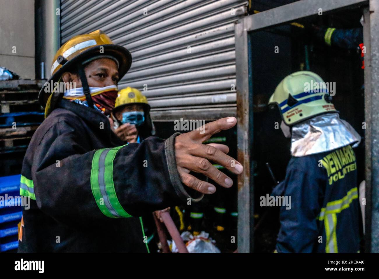 Fire responders in various cities responds on a 4th alarm fire hits in ...