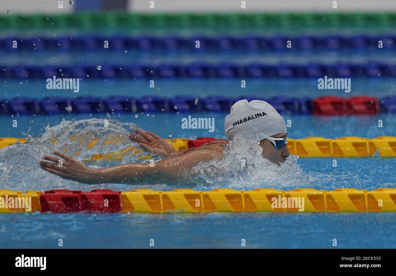 Valeriia Shabalina from Russia winning gold and setting a new world ...