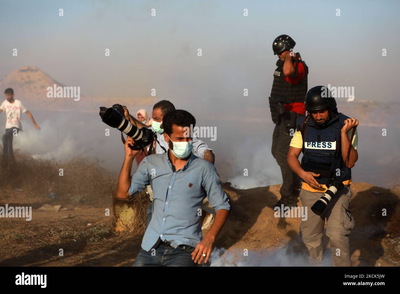 Conflict photographers hi-res stock photography and images - Alamy