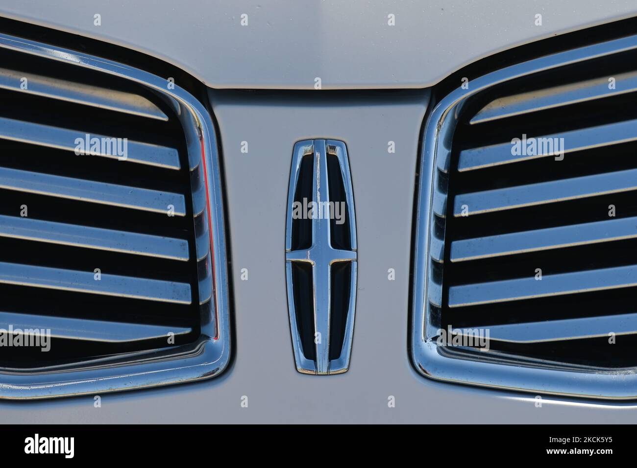 Lincoln brand logo hi-res stock photography and images - Alamy