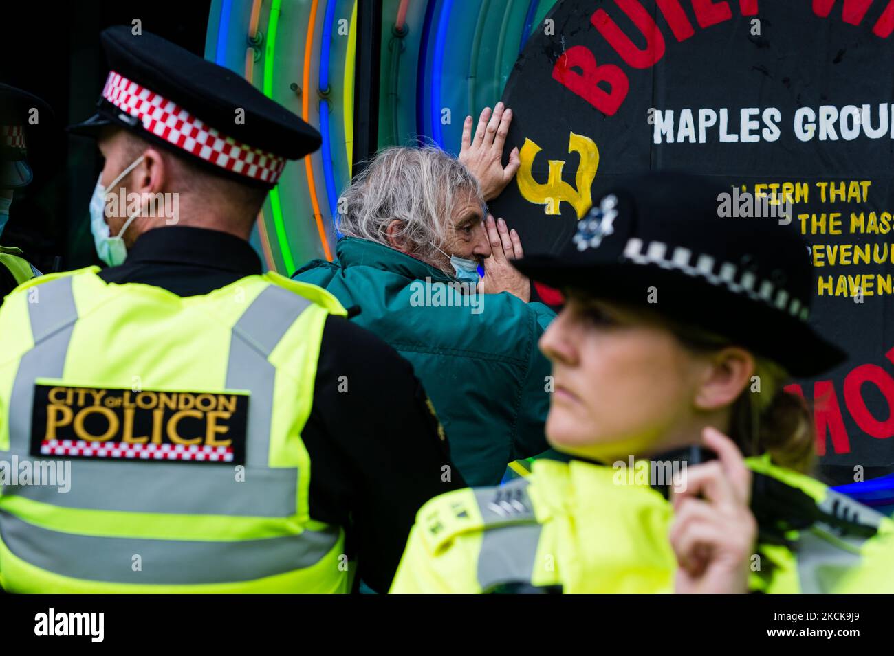 Xr protest london glue hi-res stock photography and images - Alamy