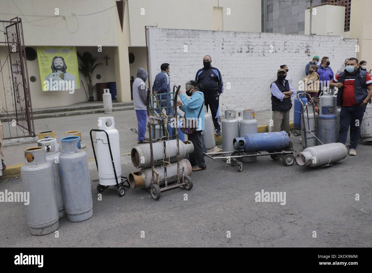 Liquefied gas distribution terminals hi-res stock photography and ...