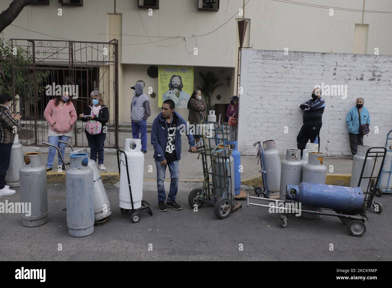 Liquefied gas distribution terminals hi-res stock photography and ...