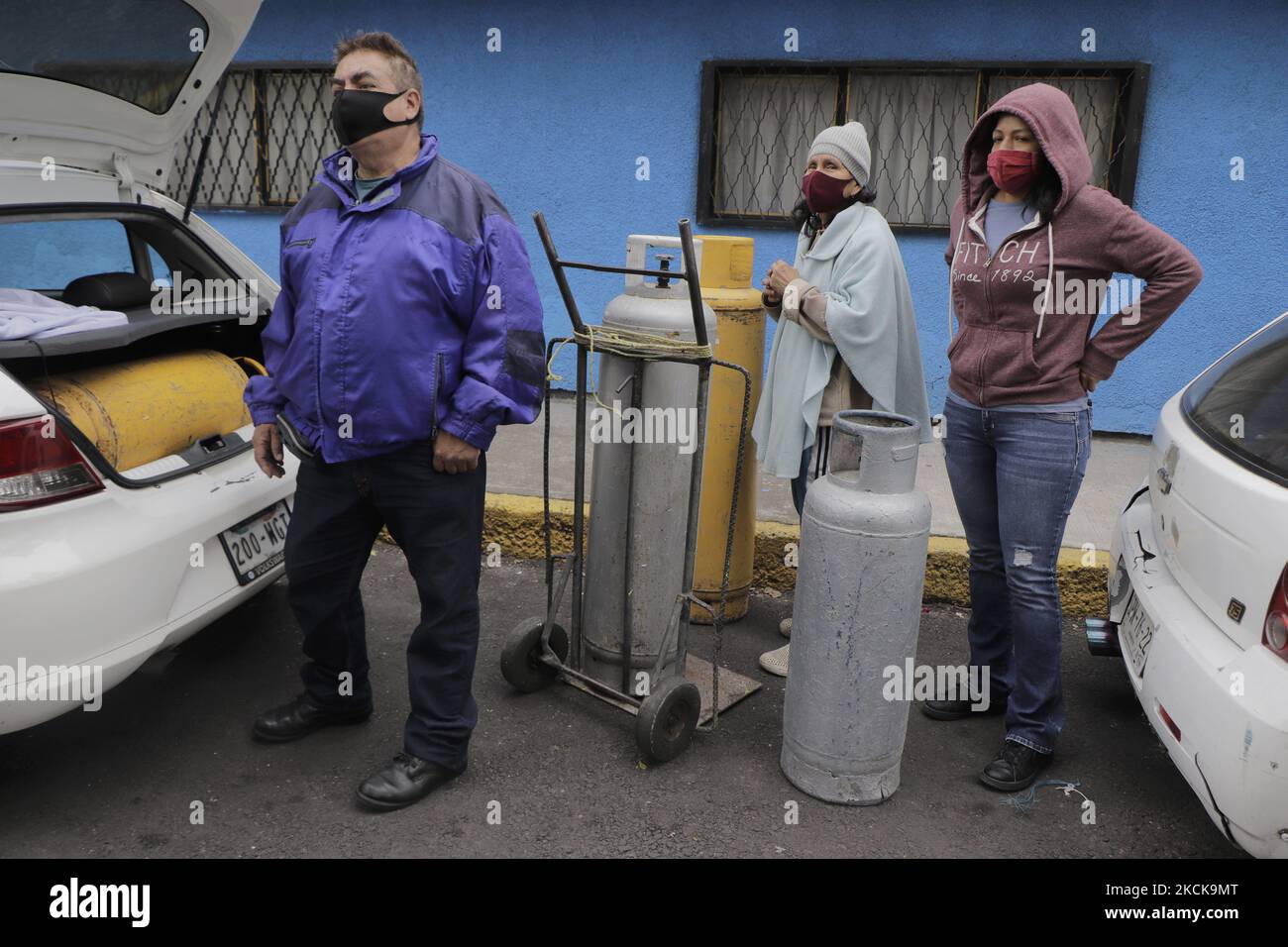 Liquefied gas distribution terminals hi-res stock photography and ...