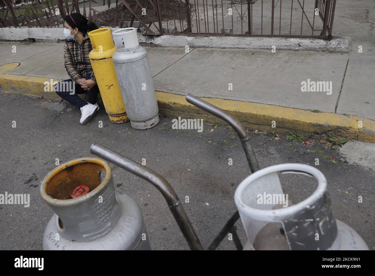 Liquefied gas distribution terminals hi-res stock photography and ...