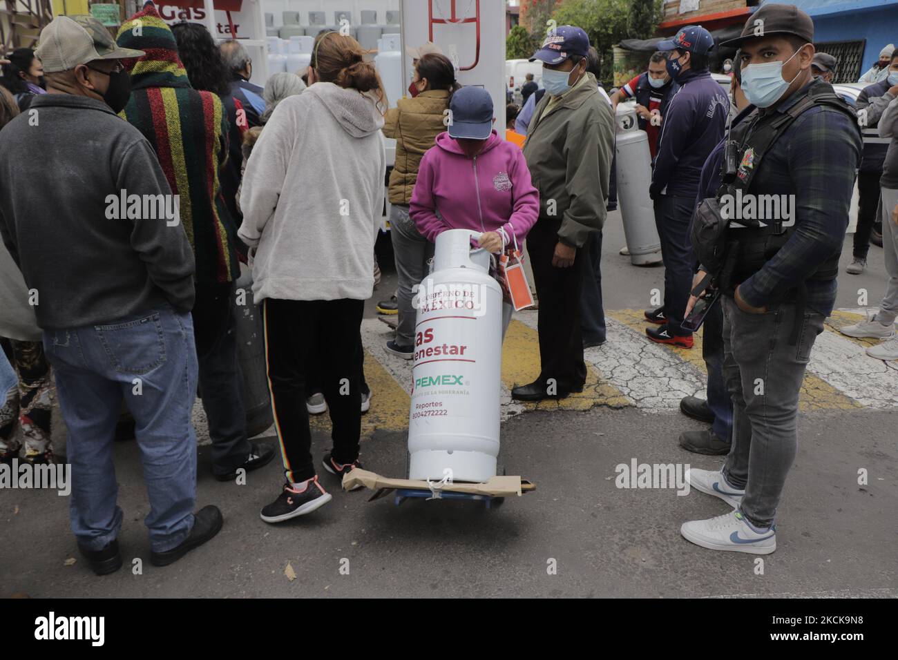 Liquefied gas distribution terminals hi-res stock photography and ...